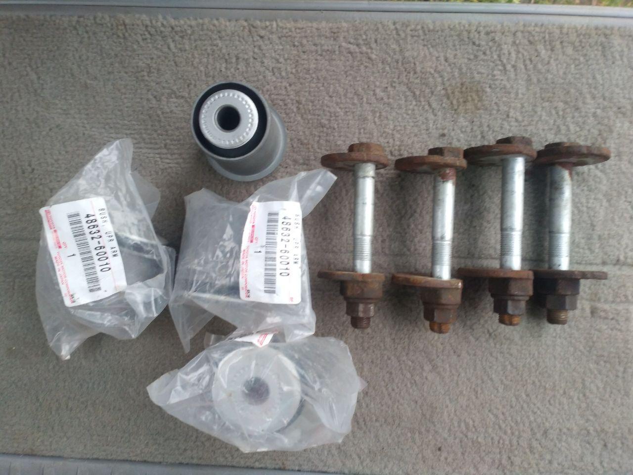 Сайлентблоки верхних рычагов 100 новые + болты б/у - Двигатель ...